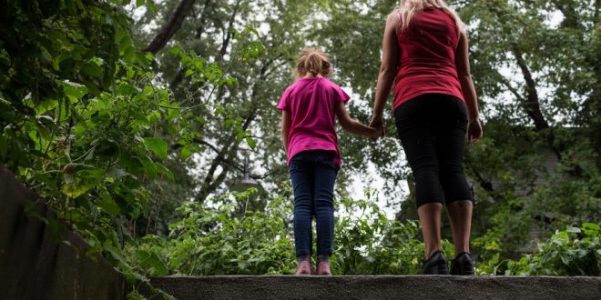 Commission d’enquête sur la DPJ : avec ses parents à tout prix ? – AQDR ...